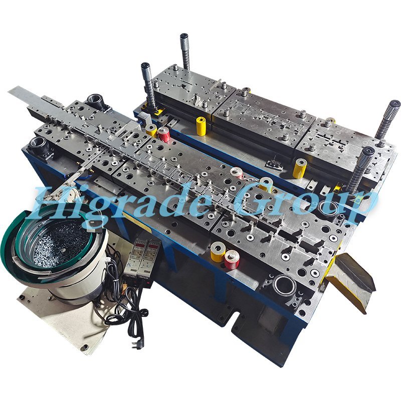 In-die Automatic Riveting Stamping Die